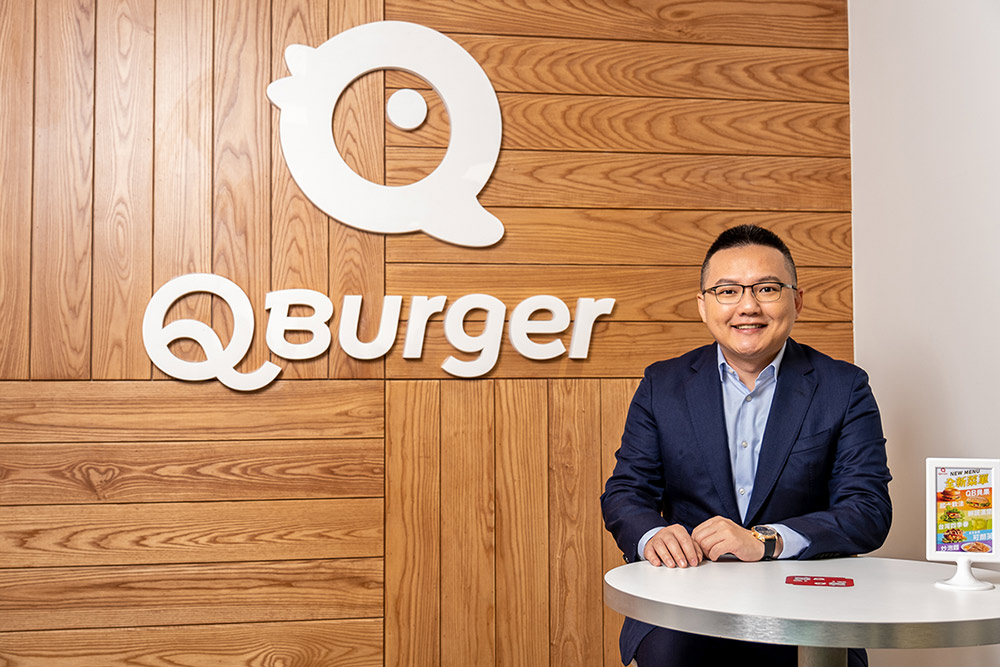 Q Burger全台首間概念店在新北三重！瑞士咖啡機、智能取餐櫃和網美裝潢打造旗艦感｜518職場熊報
